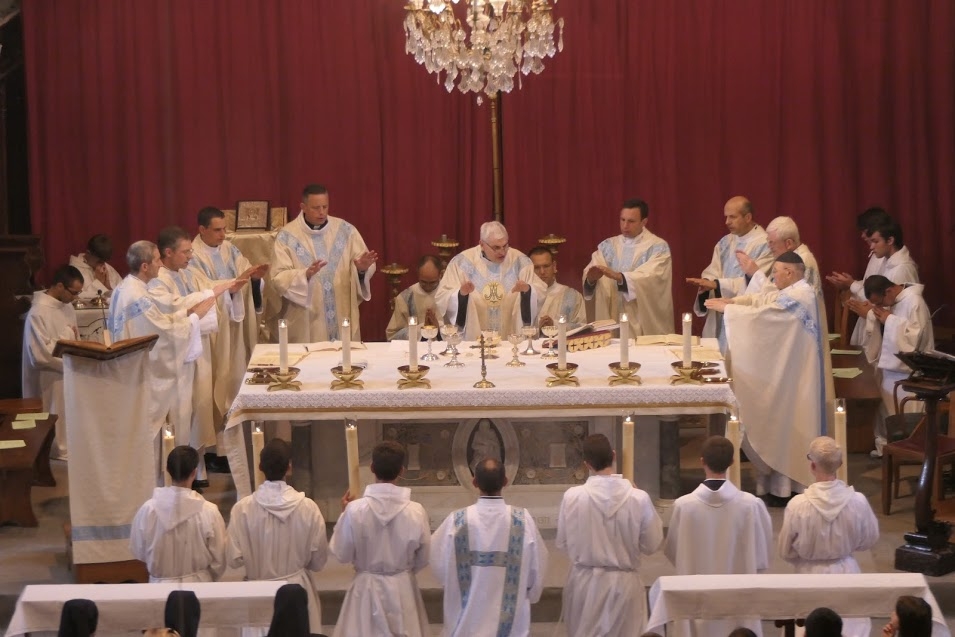 Faire célébrer une messe | Famille Missionnaire de Notre-Dame